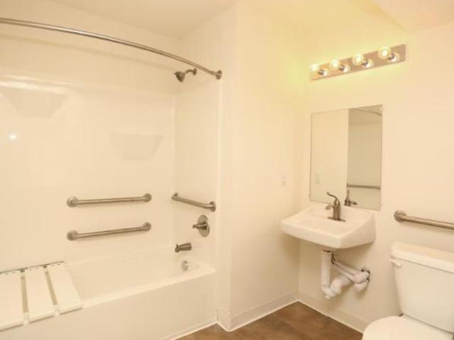 2 Br, 1 bath, Apartment 3731 Peach Orchard