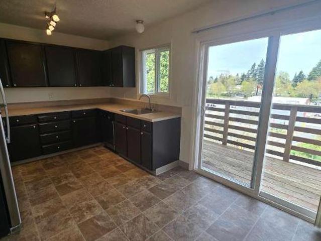 2 Br, 1 bath, Apartment 3737 SE 36th Place