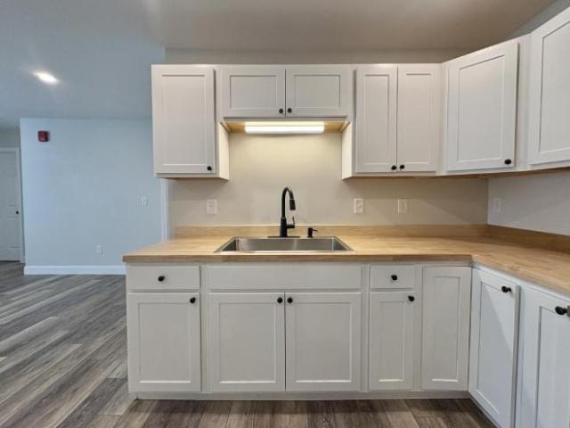 2 Br, 1 bath, Apartment 37 Cottage St