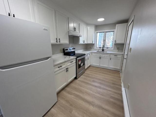 2 Br, 1 bath, Apartment 37 Monroe Street