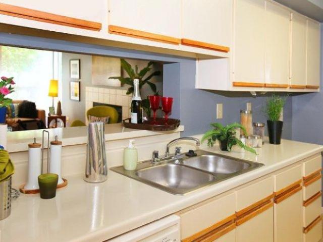 2 Br, 1 bath, Apartment 3885 George Busbee Parkway NW