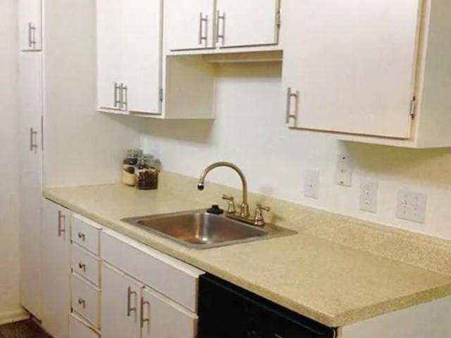 2 Br, 1 bath, Apartment 3831 Brentwood Rd