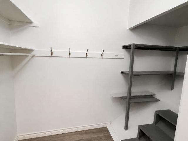 2 Br, 1 bath, Apartment 38 Ainslie Street North
