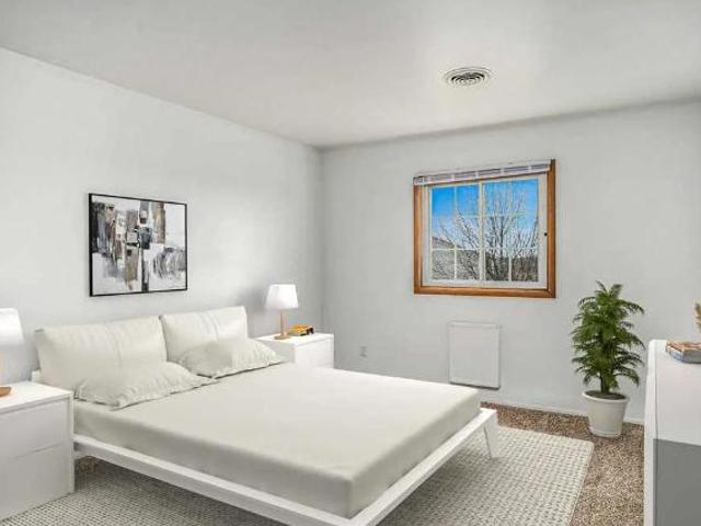 2 Br, 1 bath, Apartment 3944 W 77th Pl