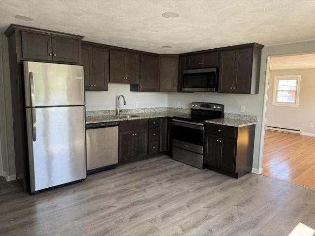 2 Br, 1 bath, Apartment 397 Snell St