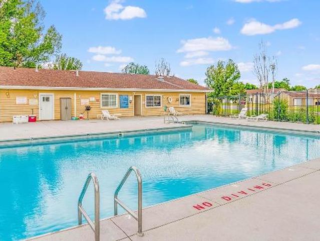 2 Br, 1 bath, Apartment 3900 Victory Cir