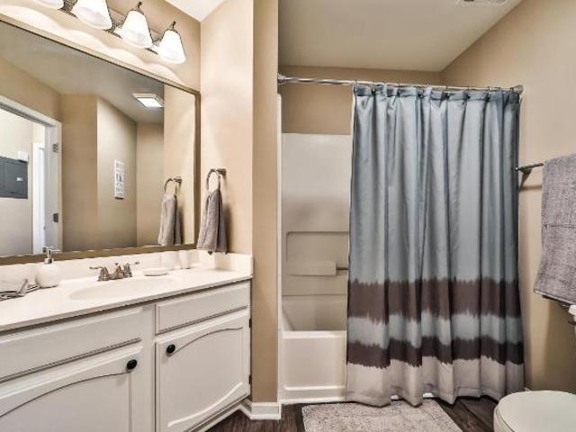 2 Br, 1 bath, Apartment 390 Brittany Ct