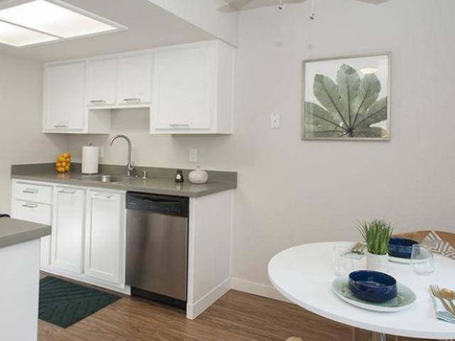 2 Br, 1 bath, Apartment 3910 Auburn Blvd
