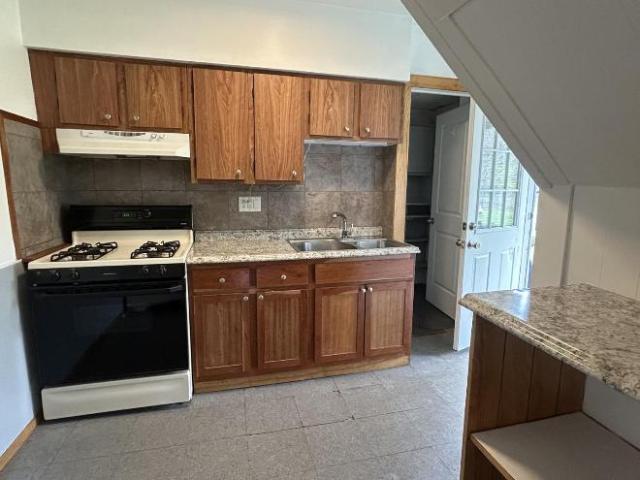 2 Br, 1 bath, Apartment 7 Allen Street
