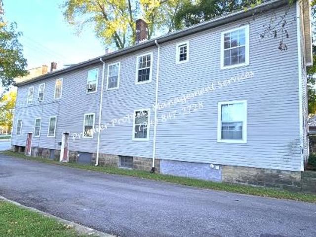 2 Br, 1 bath, Apartment 404 Center Avenue
