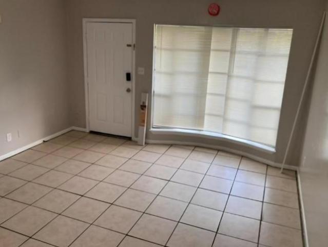 2 Br, 1 bath, Apartment 404 S Hood St