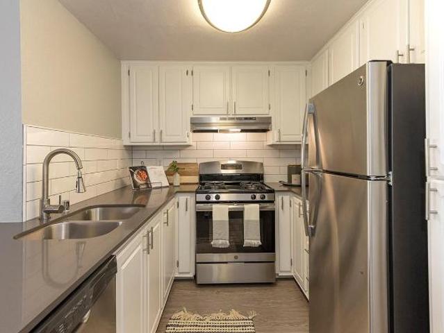 2 Br, 1 bath, Apartment 407 Florin Road