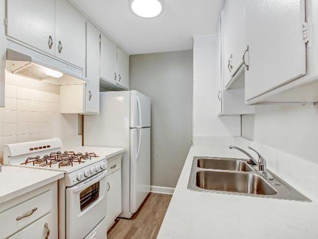 2 Br, 1 bath, Apartment 4081 Mclaughllin Avenue