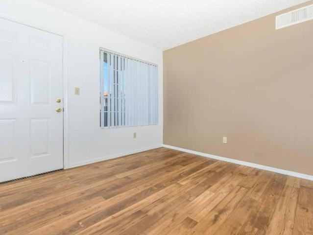 2 Br, 1 bath, Apartment 409 S Lenzner Ave