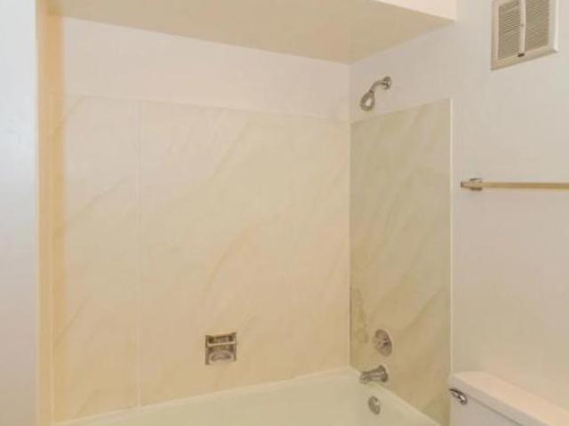 2 Br, 1 bath, Apartment 400 N Lake Park Ave