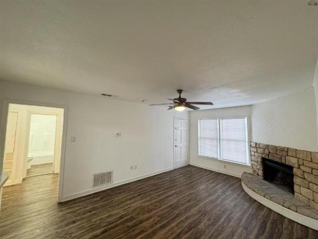2 Br, 1 bath, Apartment 4014 Boren Ave