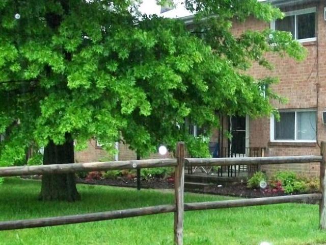 2 Br, 1 bath, Apartment 4027 Macarthur Ave