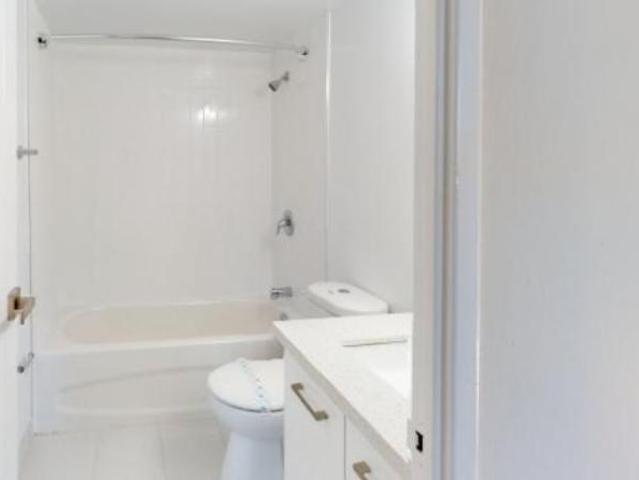2 Br, 1 bath, Apartment 40 Grandville Avenue