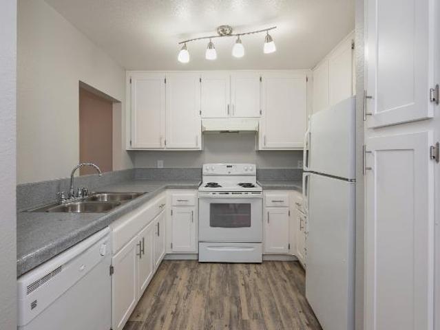 2 Br, 1 bath, Apartment 4146 Madison Avenue