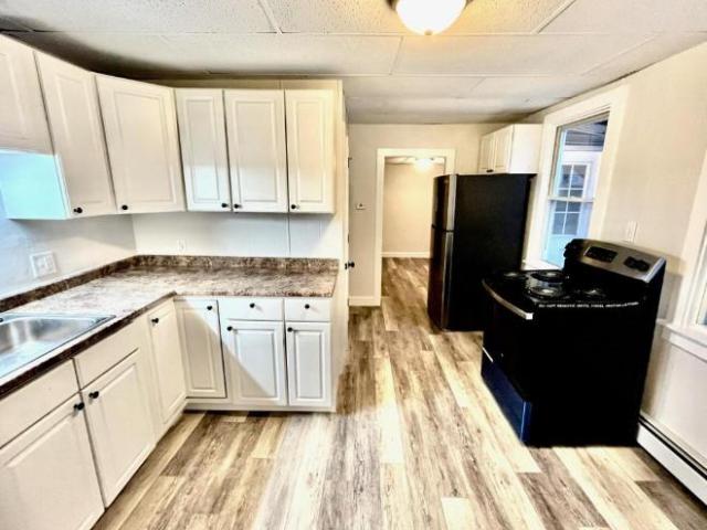 2 Br, 1 bath, Apartment 416 Main St