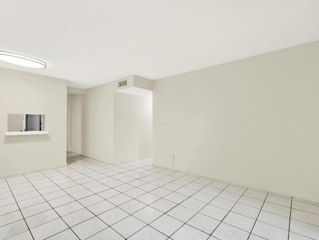 2 Br, 1 bath, Apartment 416 Santander Ave