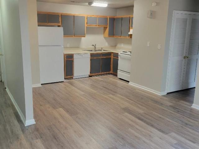 2 Br, 1 bath, Apartment 410 South Ayersville Rd
