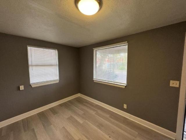2 Br, 1 bath, Apartment 4114 Moncrief Rd
