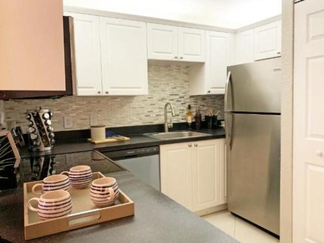 2 Br, 1 bath, Apartment 4120 Union Square Boulevard