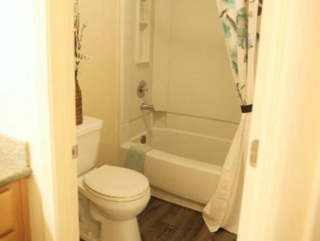 2 Br, 1 bath, Apartment 4121 Dale Rd