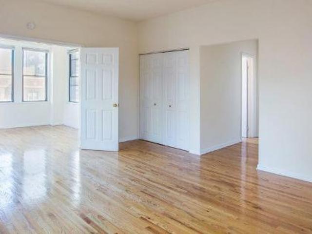 2 Br, 1 bath, Apartment 4242 N Sheridan Rd