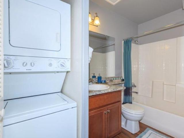 2 Br, 1 bath, Apartment 4247 Nobel Dr
