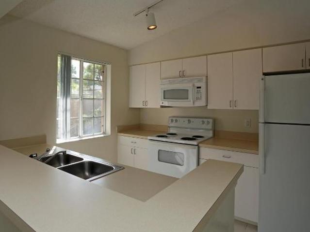 2 Br, 1 bath, Apartment 4284 SE Cove Lake Circle