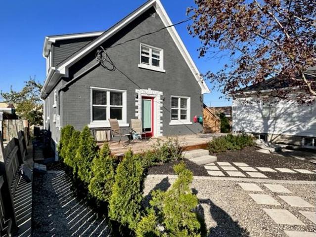 2 Br, 1 bath, Apartment 420 Courtland Avenue East