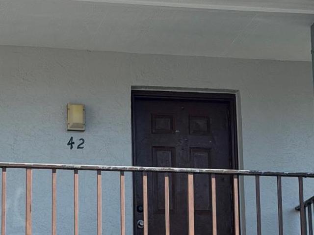 2 Br, 1 bath, Apartment 4214 Desoto Avenue