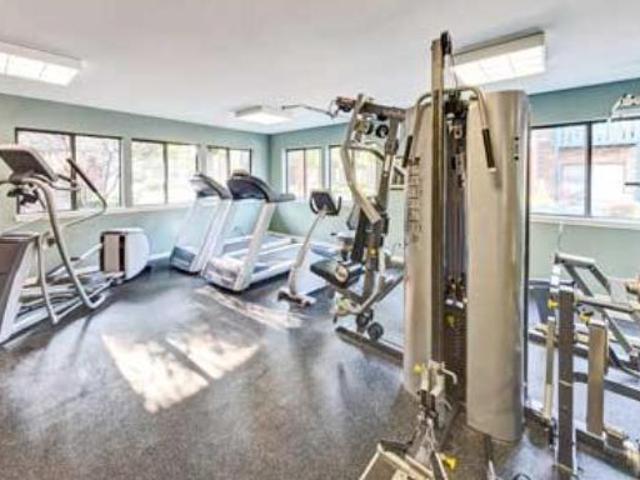 2 Br, 1 bath, Apartment 4233 N Bloomington Ave