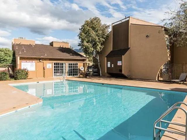 2 Br, 1 bath, Apartment 4236 Eubank Blvd NE
