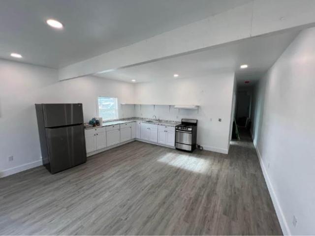 2 Br, 1 bath, Apartment 423 1/2 S Dakota St