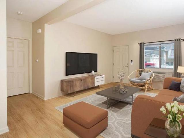 2 Br, 1 bath, Apartment 4301 King Ave W