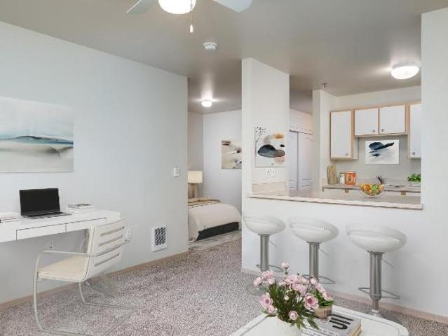2 Br, 1 bath, Apartment 430 NE 16th Ave