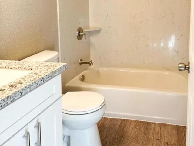 2 Br, 1 bath, Apartment 430 Sutter St