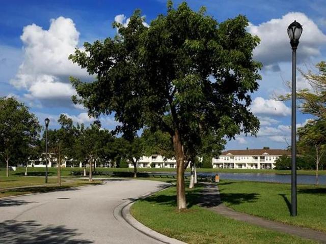 2 Br, 1 bath, Apartment 4495 Emerald Vista