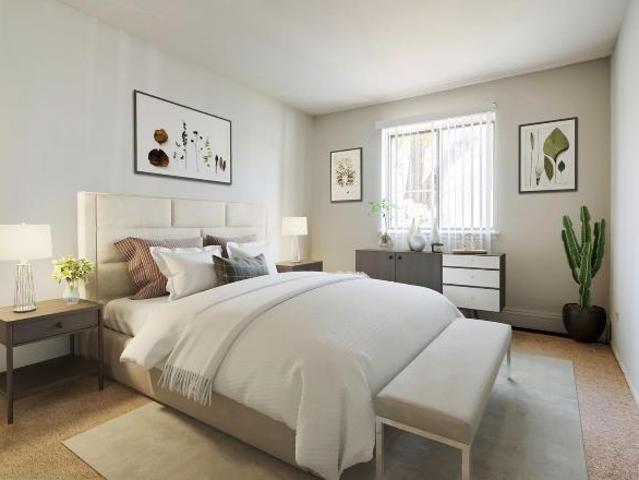 2 Br, 1 bath, Apartment 440 Gregory Ave