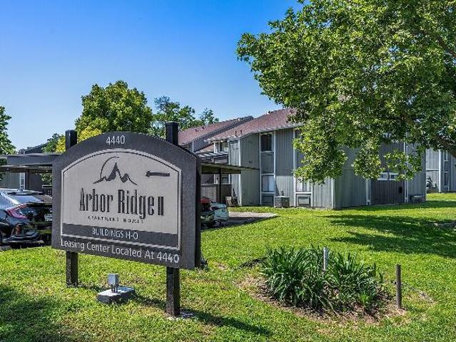 2 Br, 1 bath, Apartment 4420 4440 Oakhollow Drive