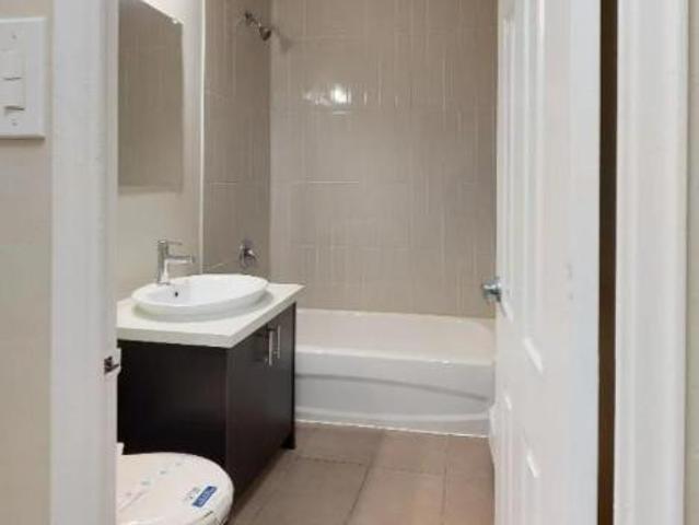 2 Br, 1 bath, Apartment 455 Maple Ave