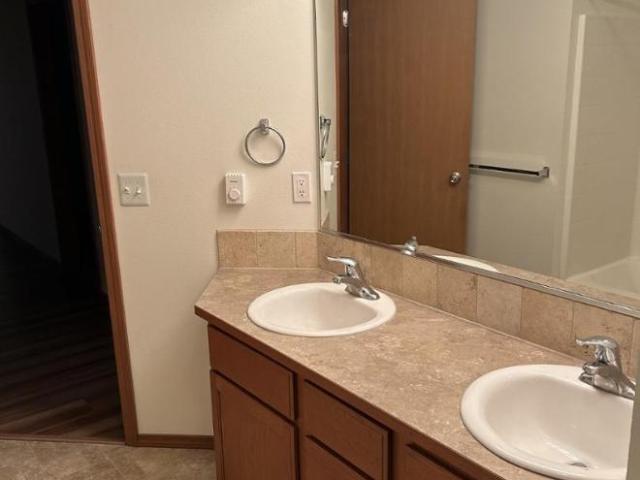 2 Br, 1 bath, Apartment 4507 North Sullivan Road