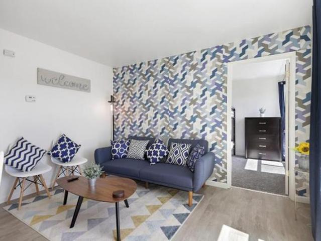 2 Br, 1 bath, Apartment 450 Vera Avenue