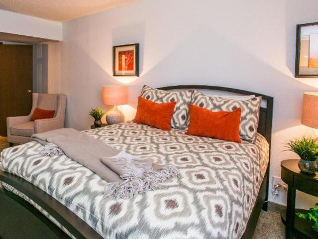2 Br, 1 bath, Apartment 4601 Montano Road NW