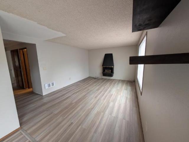 2 Br, 1 bath, Apartment 4619 Polaris St NE