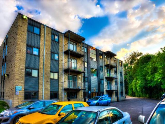 2 Br, 1 bath, Apartment 475 Lancaster St W