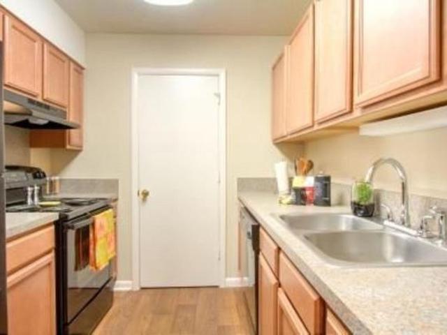 2 Br, 1 bath, Apartment 4775 Apartment Blvd